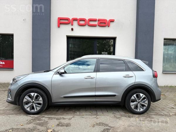 Grey Kia Niro 2022 in Riga, with an engine capacity of 0.00 L and mileage of 74 thousand km for 23900 €, photo 9 on AUTOMOTO.COM.LV