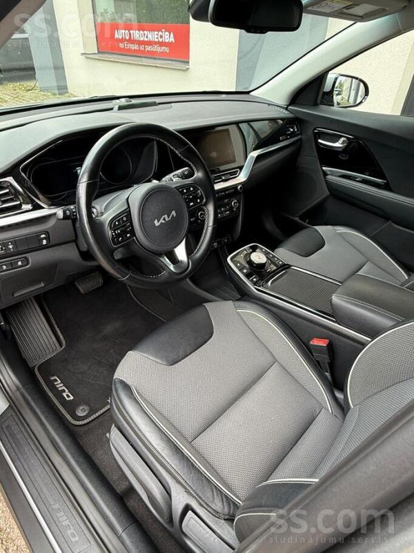 Grey Kia Niro 2022 in Riga, with an engine capacity of 0.00 L and mileage of 74 thousand km for 23900 €, photo 11 on AUTOMOTO.COM.LV