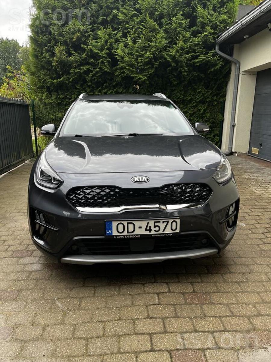 Pelēks Kia Niro 2022 Rīga, ar dzinēja tilpumu 1.60 L un nobraukumu 67 tūkst. km par 18300 €, foto 1 vietnē AUTOMOTO.COM.LV