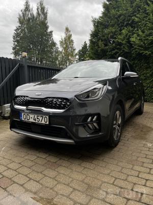 Pelēks Kia Niro 2022 Rīga, ar dzinēja tilpumu 1.60 L un nobraukumu 67 tūkst. km par 18300 €, foto 3 vietnē AUTOMOTO.COM.LV