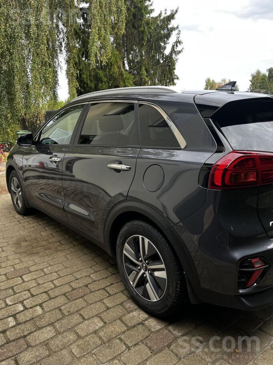 Pelēks Kia Niro 2022 Rīga, ar dzinēja tilpumu 1.60 L un nobraukumu 67 tūkst. km par 18300 €, foto 5 vietnē AUTOMOTO.COM.LV