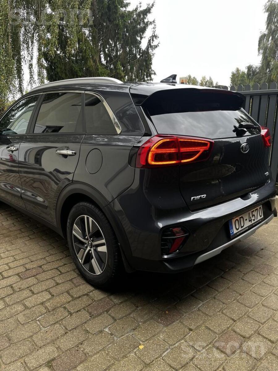 Pelēks Kia Niro 2022 Rīga, ar dzinēja tilpumu 1.60 L un nobraukumu 67 tūkst. km par 18300 €, foto 6 vietnē AUTOMOTO.COM.LV