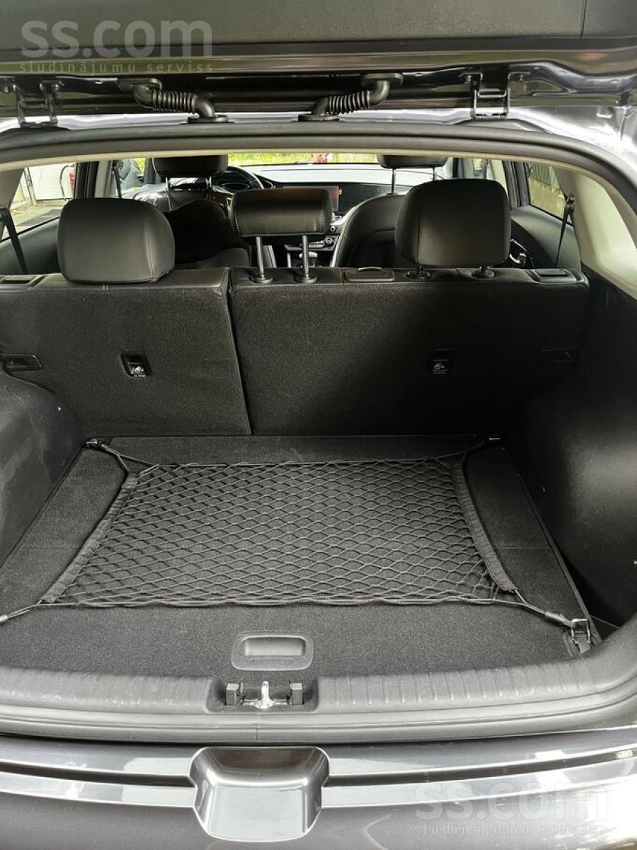 Pelēks Kia Niro 2022 Rīga, ar dzinēja tilpumu 1.60 L un nobraukumu 67 tūkst. km par 18300 €, foto 8 vietnē AUTOMOTO.COM.LV