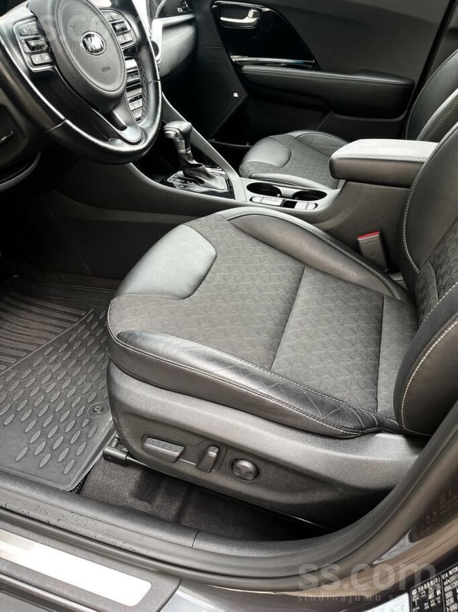 Pelēks Kia Niro 2022 Rīga, ar dzinēja tilpumu 1.60 L un nobraukumu 67 tūkst. km par 18300 €, foto 10 vietnē AUTOMOTO.COM.LV