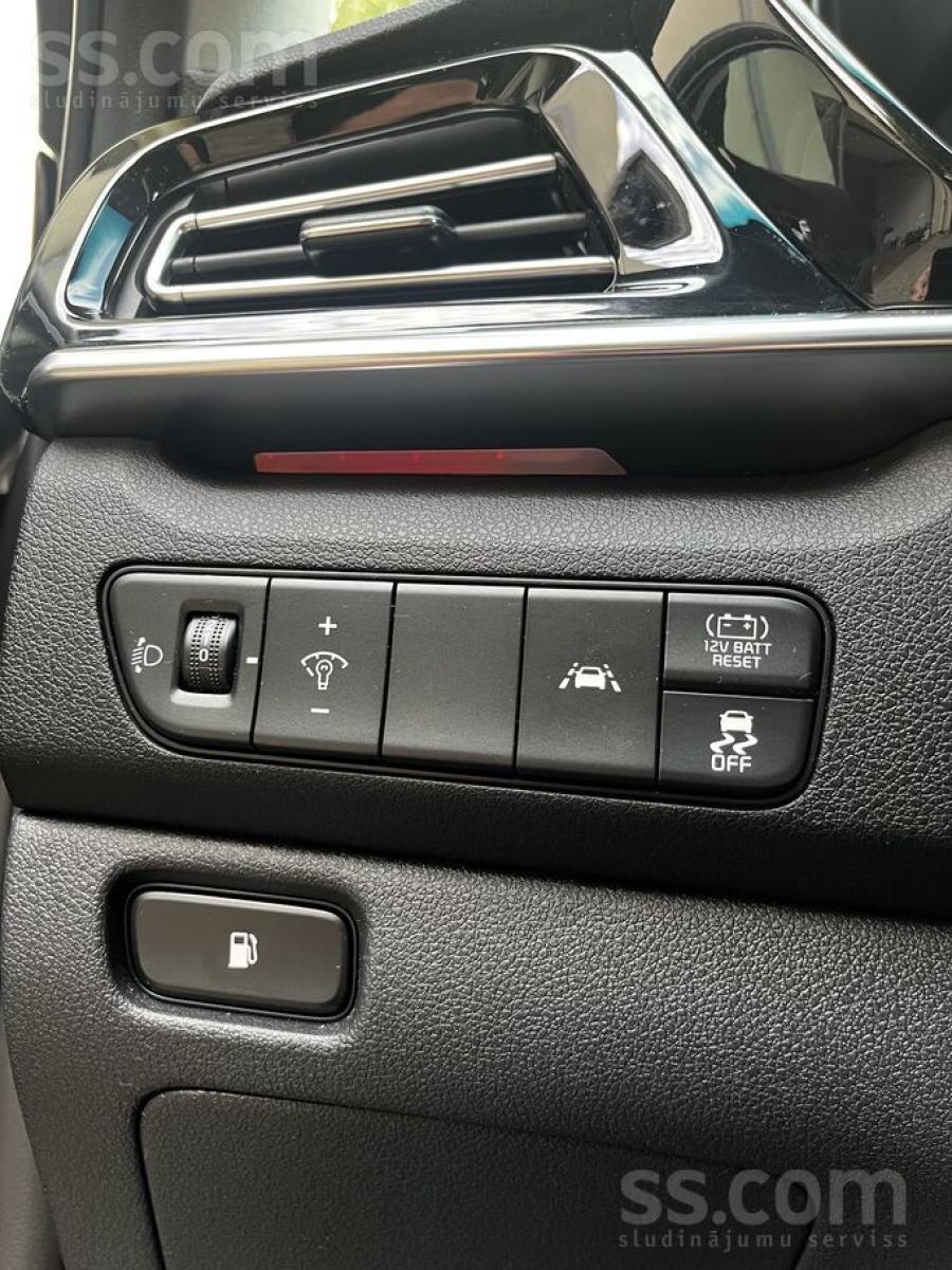Pelēks Kia Niro 2022 Rīga, ar dzinēja tilpumu 1.60 L un nobraukumu 67 tūkst. km par 18300 €, foto 15 vietnē AUTOMOTO.COM.LV