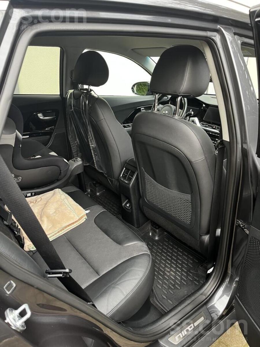 Pelēks Kia Niro 2022 Rīga, ar dzinēja tilpumu 1.60 L un nobraukumu 67 tūkst. km par 18300 €, foto 21 vietnē AUTOMOTO.COM.LV