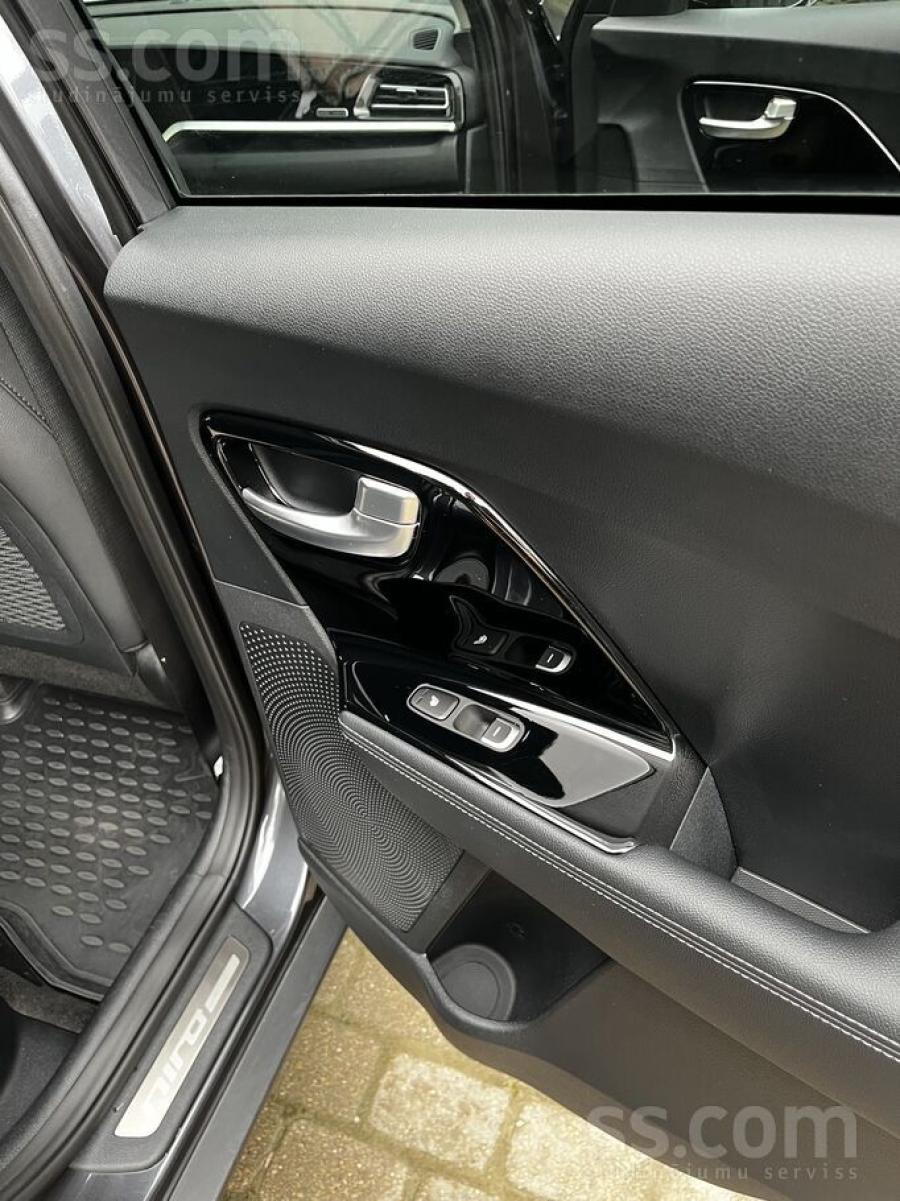 Pelēks Kia Niro 2022 Rīga, ar dzinēja tilpumu 1.60 L un nobraukumu 67 tūkst. km par 18300 €, foto 22 vietnē AUTOMOTO.COM.LV