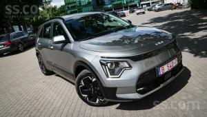 Pelēks Kia Niro 2023 Rīga, ar dzinēja tilpumu 1.60 L un nobraukumu 86 tūkst. km par 25950 €, foto 3 vietnē AUTOMOTO.COM.LV