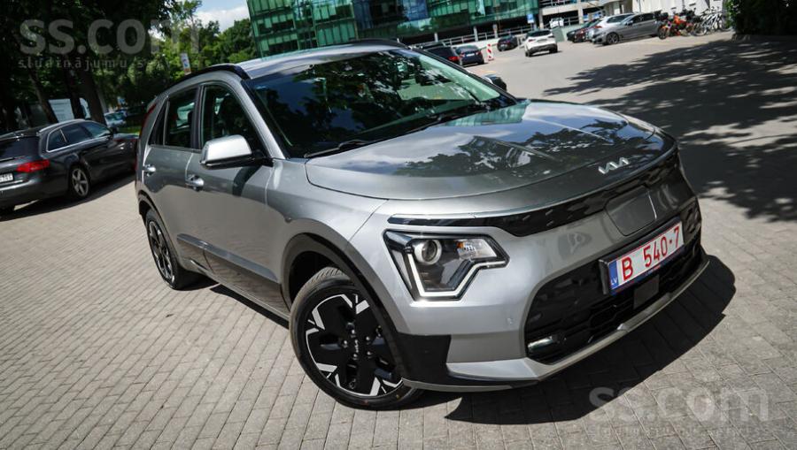 Pelēks Kia Niro 2023 Rīga, ar dzinēja tilpumu 1.60 L un nobraukumu 86 tūkst. km par 25950 €, foto 3 vietnē AUTOMOTO.COM.LV