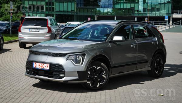 Pelēks Kia Niro 2023 Rīga, ar dzinēja tilpumu 1.60 L un nobraukumu 86 tūkst. km par 25950 €, foto 3 vietnē AUTOMOTO.COM.LV