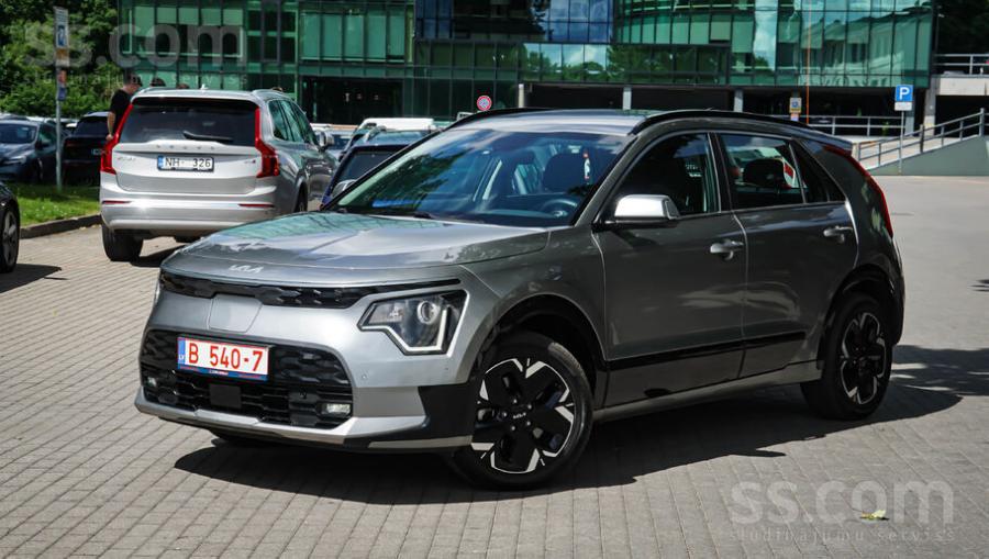 Pelēks Kia Niro 2023 Rīga, ar dzinēja tilpumu 1.60 L un nobraukumu 86 tūkst. km par 25950 €, foto 4 vietnē AUTOMOTO.COM.LV