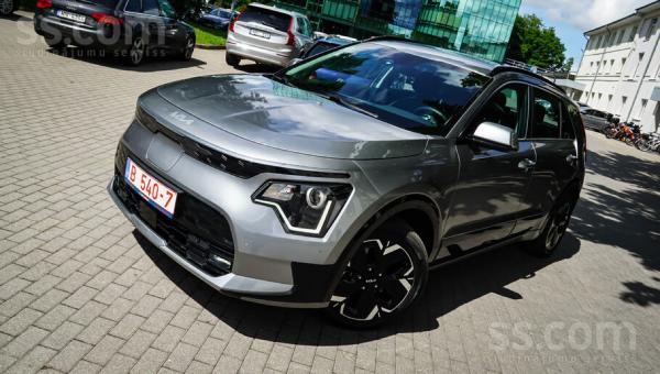 Pelēks Kia Niro 2023 Rīga, ar dzinēja tilpumu 1.60 L un nobraukumu 86 tūkst. km par 25950 €, foto 4 vietnē AUTOMOTO.COM.LV