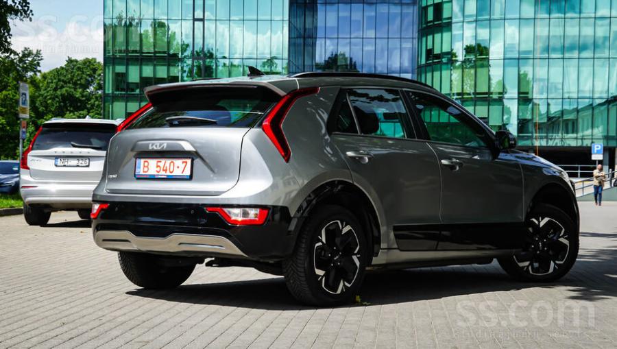 Pelēks Kia Niro 2023 Rīga, ar dzinēja tilpumu 1.60 L un nobraukumu 86 tūkst. km par 25950 €, foto 6 vietnē AUTOMOTO.COM.LV