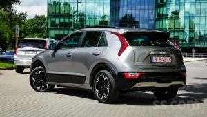Pelēks Kia Niro 2023 Rīga, ar dzinēja tilpumu 1.60 L un nobraukumu 86 tūkst. km par 25950 €, foto 8 vietnē AUTOMOTO.COM.LV