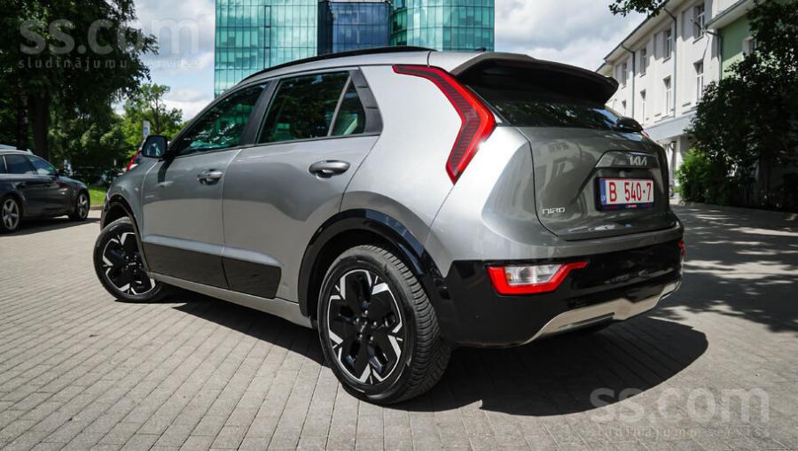 Pelēks Kia Niro 2023 Rīga, ar dzinēja tilpumu 1.60 L un nobraukumu 86 tūkst. km par 25950 €, foto 9 vietnē AUTOMOTO.COM.LV