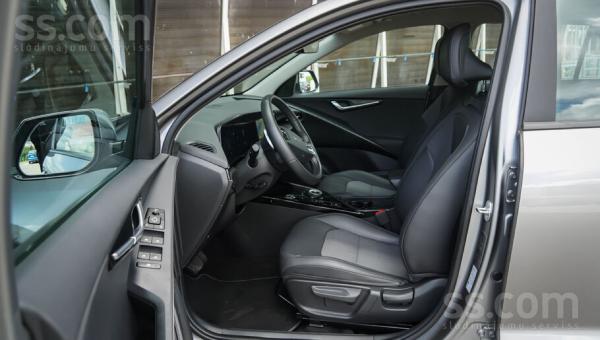 Pelēks Kia Niro 2023 Rīga, ar dzinēja tilpumu 1.60 L un nobraukumu 86 tūkst. km par 25950 €, foto 9 vietnē AUTOMOTO.COM.LV