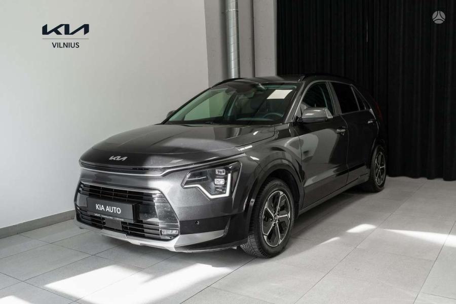 Grey Kia Niro 2024 in Vilnius, with an engine capacity of 1.60 L and mileage of 66 thousand km for 26500 €, photo 1 on AUTOMOTO.COM.LV