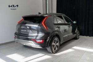 Grey Kia Niro 2024 in Vilnius, with an engine capacity of 1.60 L and mileage of 66 thousand km for 26500 €, photo 3 on AUTOMOTO.COM.LV