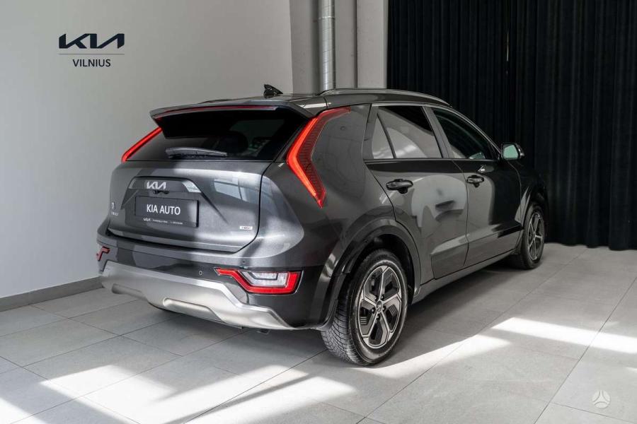 Grey Kia Niro 2024 in Vilnius, with an engine capacity of 1.60 L and mileage of 66 thousand km for 26500 €, photo 3 on AUTOMOTO.COM.LV