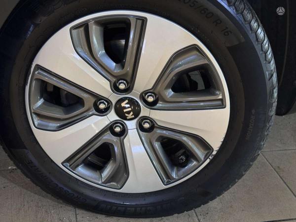 Grey Kia Niro 2018 in Vilnius, with an engine capacity of 1.60 L and mileage of 124 thousand km for 12850 €, photo 5 on AUTOMOTO.COM.LV