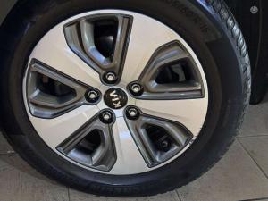 Grey Kia Niro 2018 in Vilnius, with an engine capacity of 1.60 L and mileage of 124 thousand km for 12850 €, photo 6 on AUTOMOTO.COM.LV