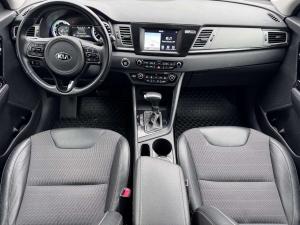 Grey Kia Niro 2018 in Vilnius, with an engine capacity of 1.60 L and mileage of 124 thousand km for 12850 €, photo 8 on AUTOMOTO.COM.LV