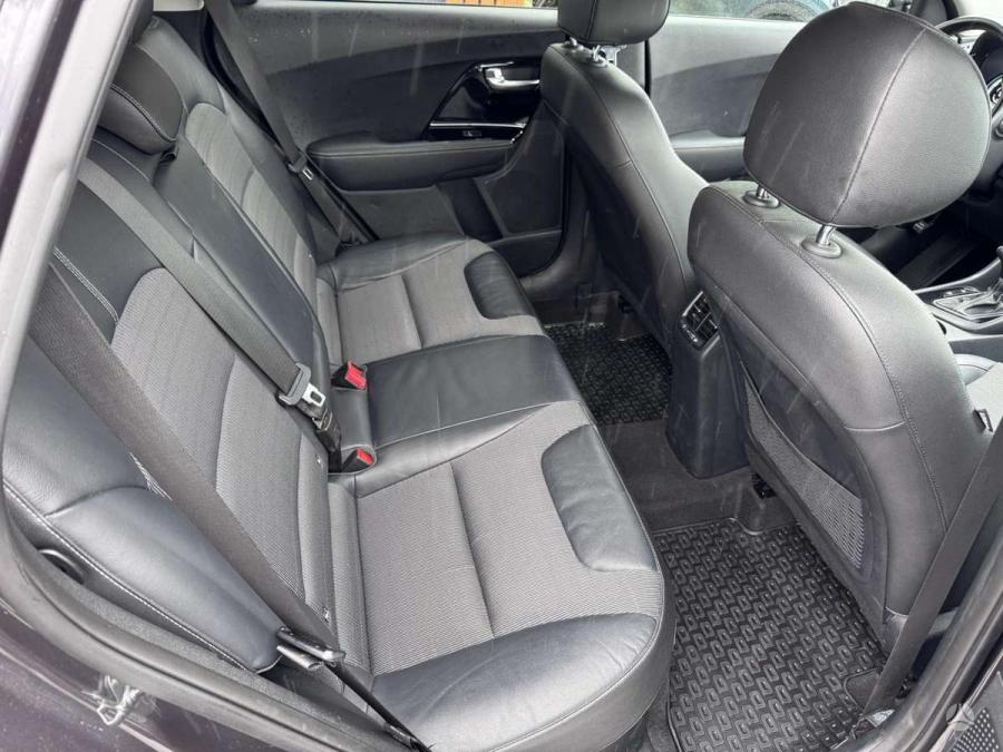 Grey Kia Niro 2018 in Vilnius, with an engine capacity of 1.60 L and mileage of 124 thousand km for 12850 €, photo 10 on AUTOMOTO.COM.LV