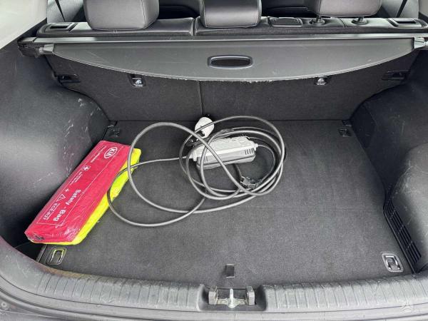 Grey Kia Niro 2018 in Vilnius, with an engine capacity of 1.60 L and mileage of 124 thousand km for 12850 €, photo 10 on AUTOMOTO.COM.LV