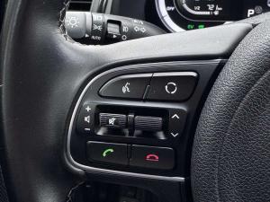 Grey Kia Niro 2018 in Vilnius, with an engine capacity of 1.60 L and mileage of 124 thousand km for 12850 €, photo 16 on AUTOMOTO.COM.LV
