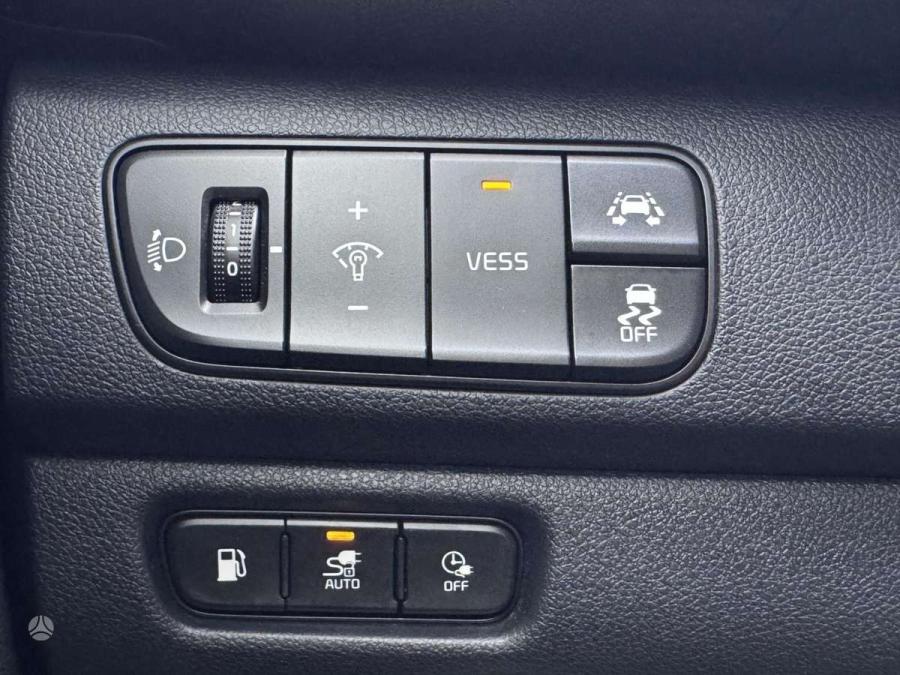 Grey Kia Niro 2018 in Vilnius, with an engine capacity of 1.60 L and mileage of 124 thousand km for 12850 €, photo 31 on AUTOMOTO.COM.LV