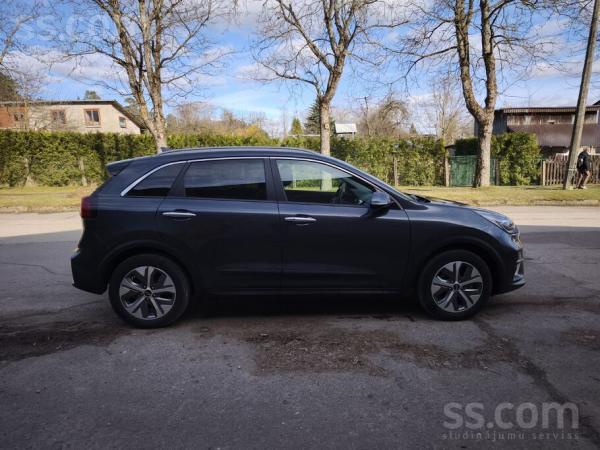 Pelēks Kia Niro 2019 Rīga, ar dzinēja tilpumu 0.00 L un nobraukumu 199 tūkst. km par 15500 €, foto 4 vietnē AUTOMOTO.COM.LV