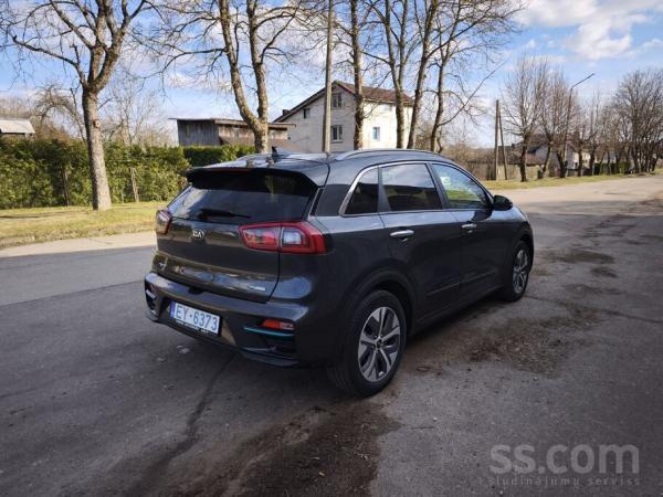 Pelēks Kia Niro 2019 Rīga, ar dzinēja tilpumu 0.00 L un nobraukumu 199 tūkst. km par 15500 €, foto 5 vietnē AUTOMOTO.COM.LV