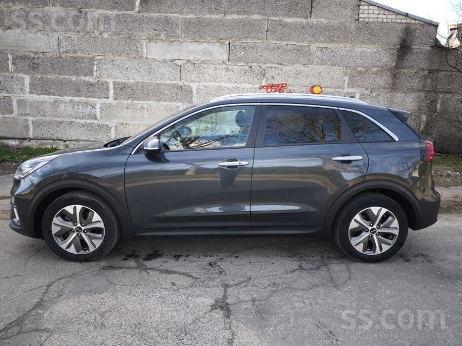Grey Kia Niro 2019 in Riga, with an engine capacity of 0.00 L and mileage of 199 thousand km for 15500 €, photo 8 on AUTOMOTO.COM.LV