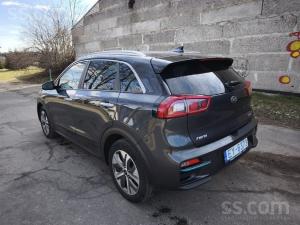 Grey Kia Niro 2019 in Riga, with an engine capacity of 0.00 L and mileage of 199 thousand km for 15500 €, photo 9 on AUTOMOTO.COM.LV