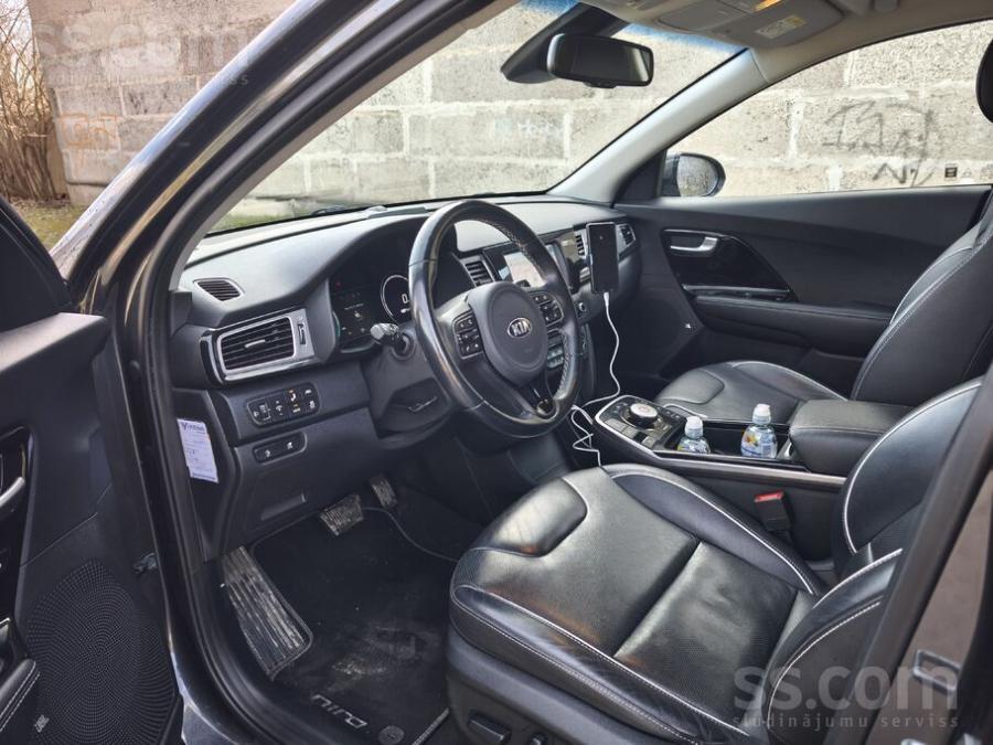 Grey Kia Niro 2019 in Riga, with an engine capacity of 0.00 L and mileage of 199 thousand km for 15500 €, photo 14 on AUTOMOTO.COM.LV