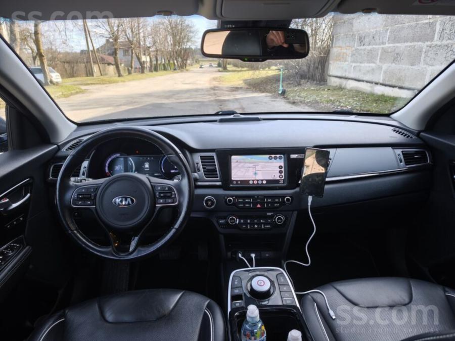 Grey Kia Niro 2019 in Riga, with an engine capacity of 0.00 L and mileage of 199 thousand km for 15500 €, photo 17 on AUTOMOTO.COM.LV