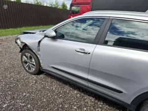 Grey Kia Niro 2019 in Marijampole, with an engine capacity of 0.00 L and mileage of 215 thousand km for 7300 €, photo 8 on AUTOMOTO.COM.LV