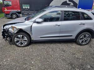 Grey Kia Niro 2019 in Marijampole, with an engine capacity of 0.00 L and mileage of 215 thousand km for 7300 €, photo 10 on AUTOMOTO.COM.LV