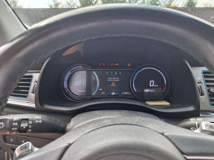 Grey Kia Niro 2019 in Marijampole, with an engine capacity of 0.00 L and mileage of 215 thousand km for 7300 €, photo 13 on AUTOMOTO.COM.LV