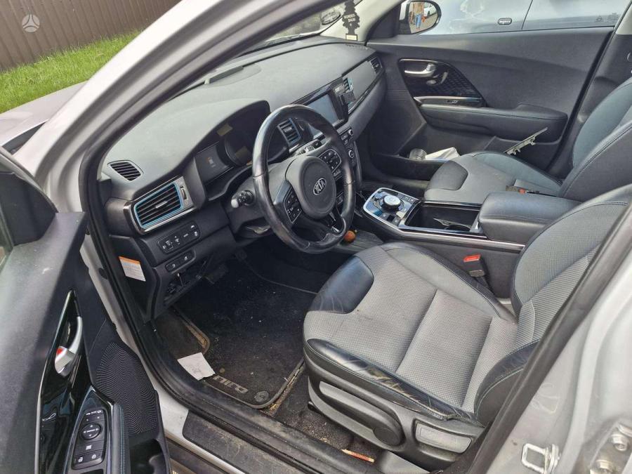 Grey Kia Niro 2019 in Marijampole, with an engine capacity of 0.00 L and mileage of 215 thousand km for 7300 €, photo 15 on AUTOMOTO.COM.LV