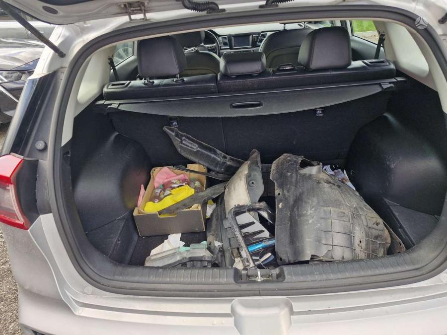 Grey Kia Niro 2019 in Marijampole, with an engine capacity of 0.00 L and mileage of 215 thousand km for 7300 €, photo 16 on AUTOMOTO.COM.LV