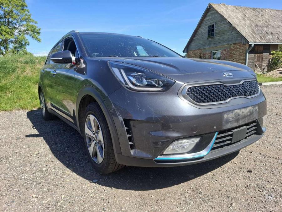 Grey Kia Niro 2019 in Marijampole, with an engine capacity of 1.58 L and mileage of 91 thousand km for 7400 €, photo 3 on AUTOMOTO.COM.LV