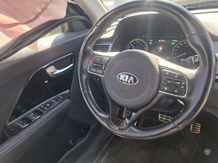 Grey Kia Niro 2019 in Marijampole, with an engine capacity of 1.58 L and mileage of 91 thousand km for 7400 €, photo 12 on AUTOMOTO.COM.LV