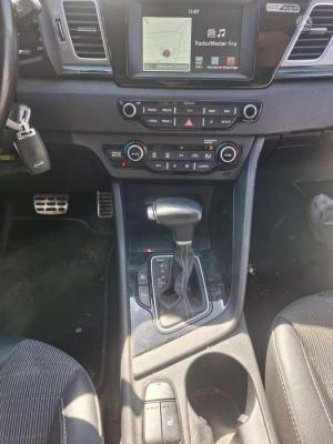 Grey Kia Niro 2019 in Marijampole, with an engine capacity of 1.58 L and mileage of 91 thousand km for 7400 €, photo 13 on AUTOMOTO.COM.LV