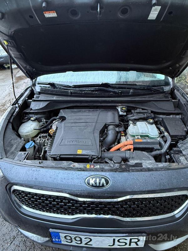 Grey Kia Niro 2016 in Tallinn, with an engine capacity of 1.60 L and mileage of 151 thousand km for 12000 €, photo 8 on AUTOMOTO.COM.LV
