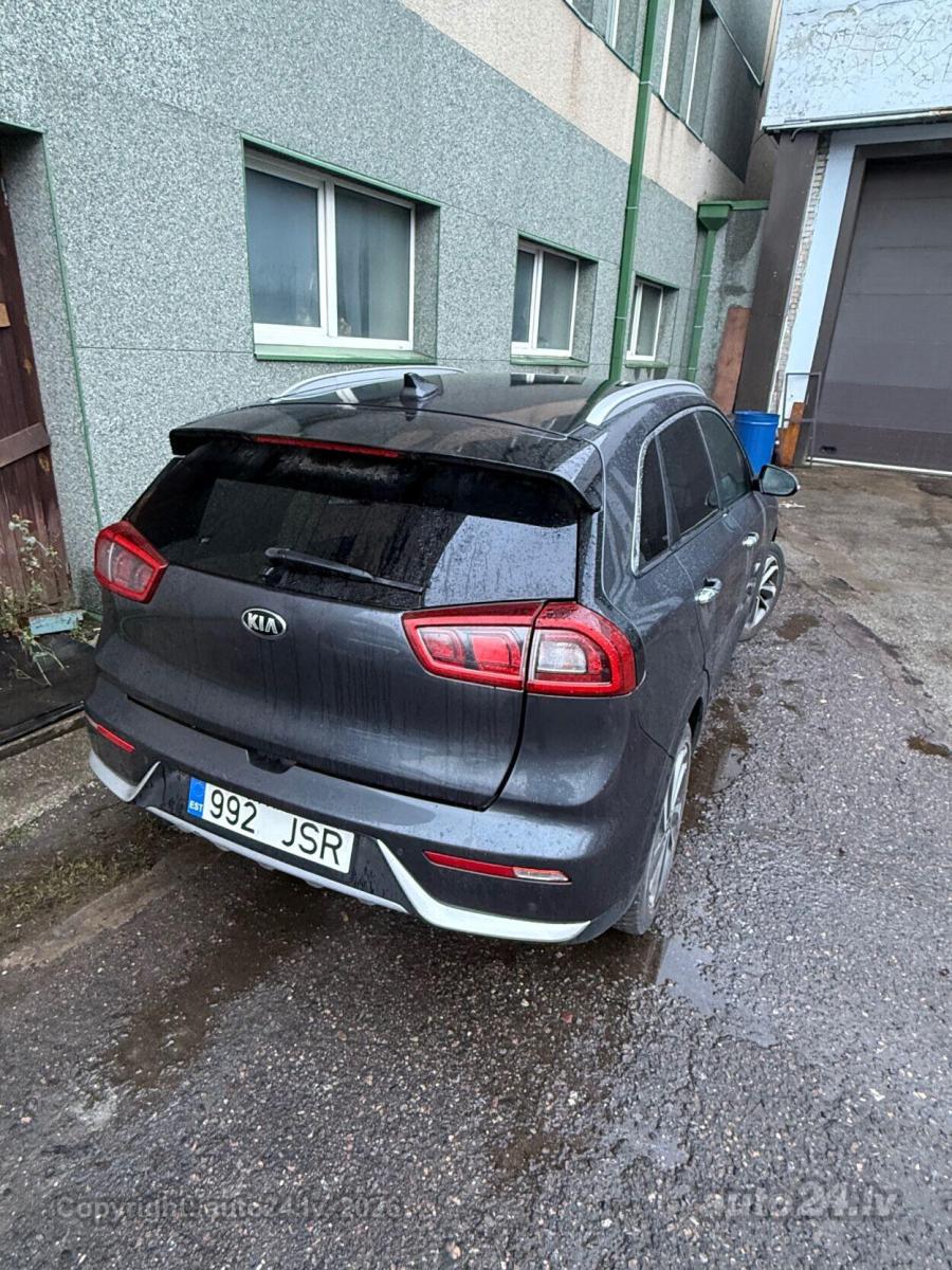 Pelēks Kia Niro 2016 Tallina, ar dzinēja tilpumu 1.60 L un nobraukumu 151 tūkst. km par 12000 €, foto 4 vietnē AUTOMOTO.COM.LV