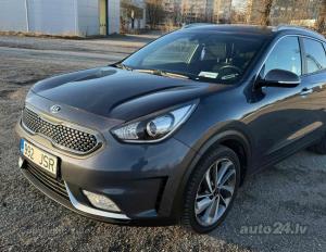 Pelēks Kia Niro 2016 Tallina, ar dzinēja tilpumu 1.60 L un nobraukumu 153 tūkst. km par 11500 €, foto  vietnē AUTOMOTO.COM.LV