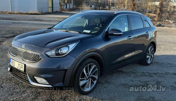 Grey Kia Niro 2016 in Tallinn, with an engine capacity of 1.60 L and mileage of 153 thousand km for 11500 €, photo 3 on AUTOMOTO.COM.LV