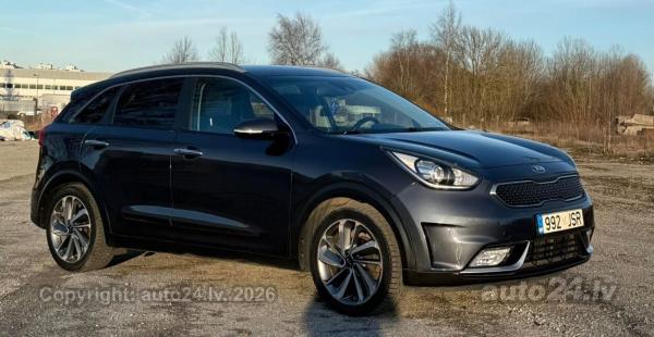 Grey Kia Niro 2016 in Tallinn, with an engine capacity of 1.60 L and mileage of 153 thousand km for 11500 €, photo 8 on AUTOMOTO.COM.LV