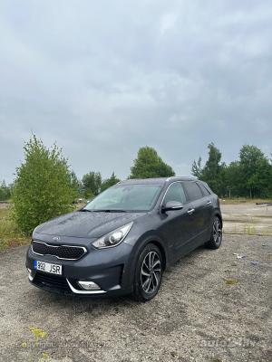 Grey Kia Niro 2016 in Tallinn, with an engine capacity of 1.60 L and mileage of 161 thousand km for 9999 €, photo  on AUTOMOTO.COM.LV
